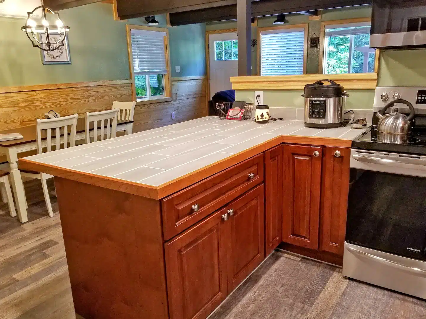 Elk View Lodge - Visit Rainier