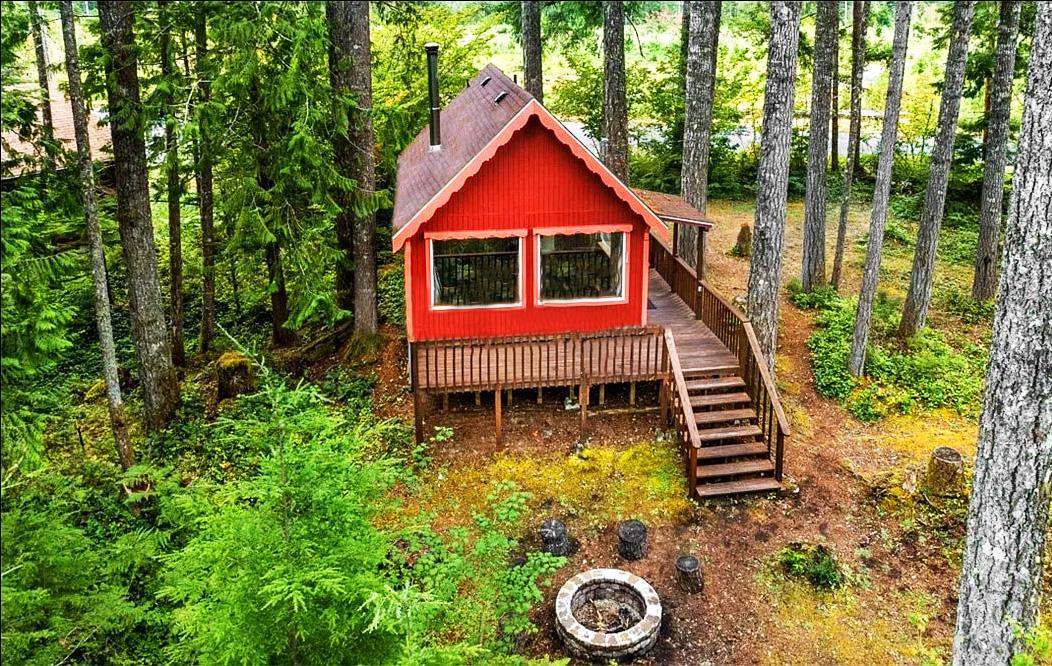 Ashford's Little Red Cabin - Visit Rainier